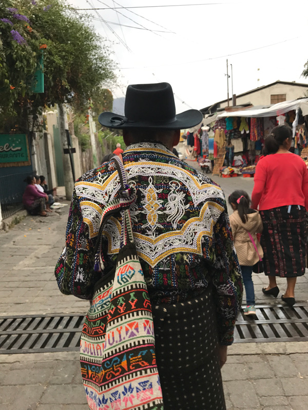 El lago Atitlán y Xocomil, regreso a las raíces mayas