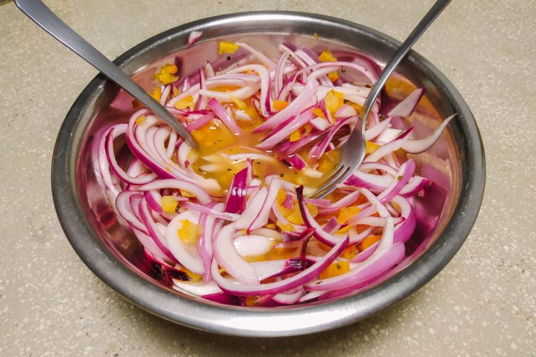 Xnipec yucateco: cebolla morada y habanero