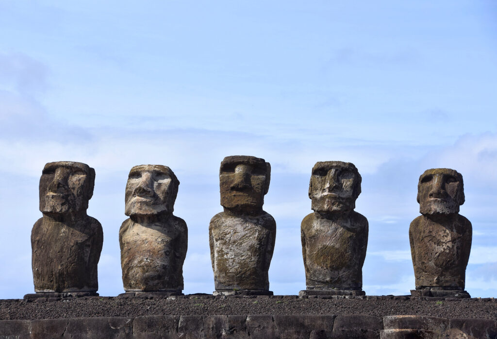 Encontraron un moai al fondo de una laguna en la Isla de Pascua