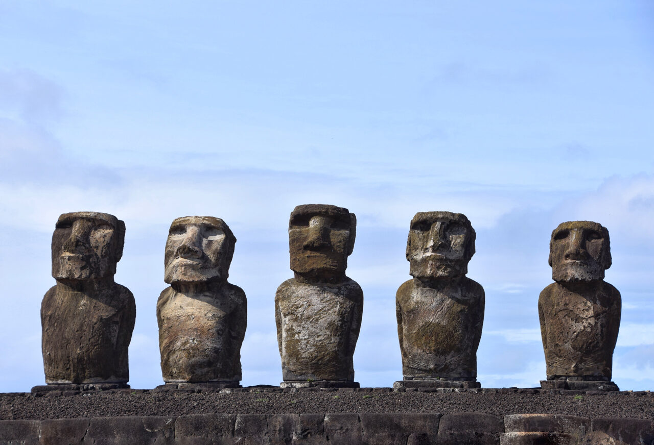 Encontraron un moai al fondo de una laguna en la Isla de Pascua