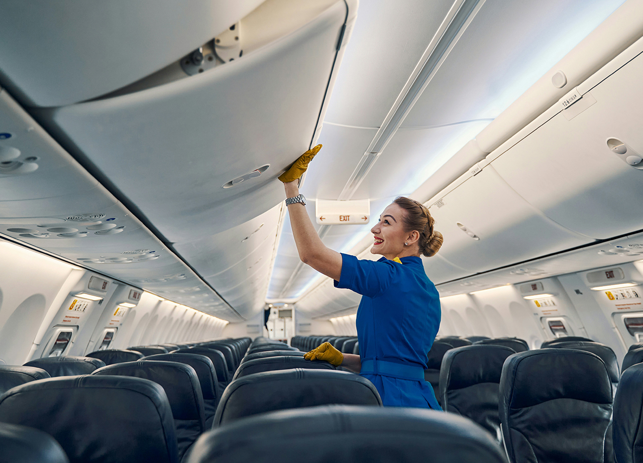 ¿Cuándo hay que tocar el botón para llamar a un sobrecargo?