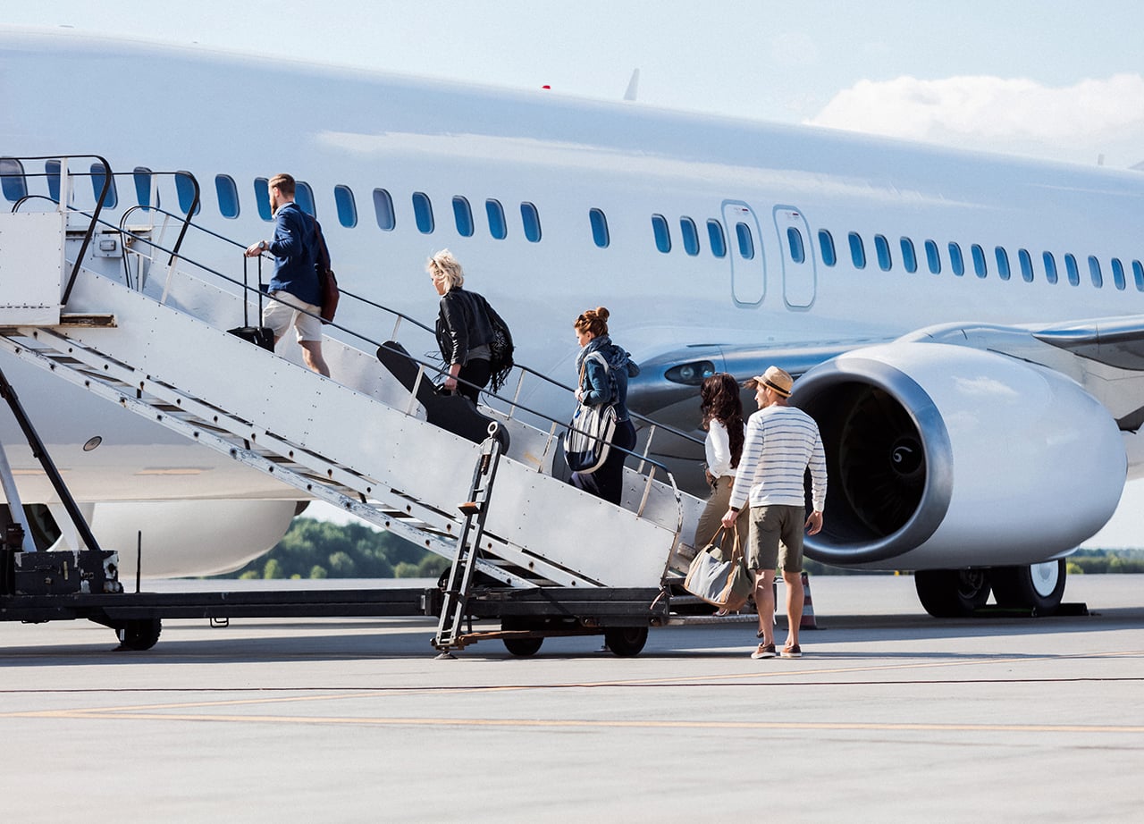 ¿Con qué identificación puedes abordar vuelos nacionales?