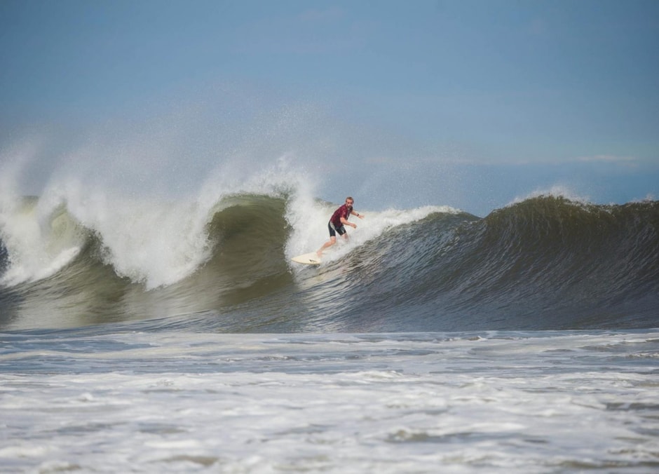 Surfers en Rockaway Beach NY - Revista Travesías